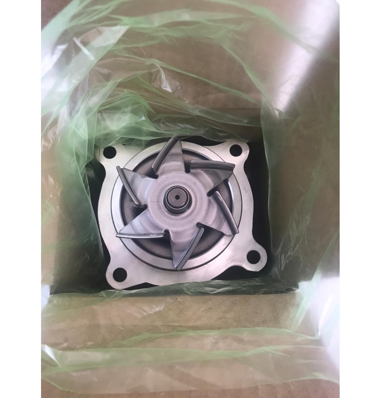 Range Rover Su Pompası LR022688 - Land Rover Yedek Parça 0532 220 80 87